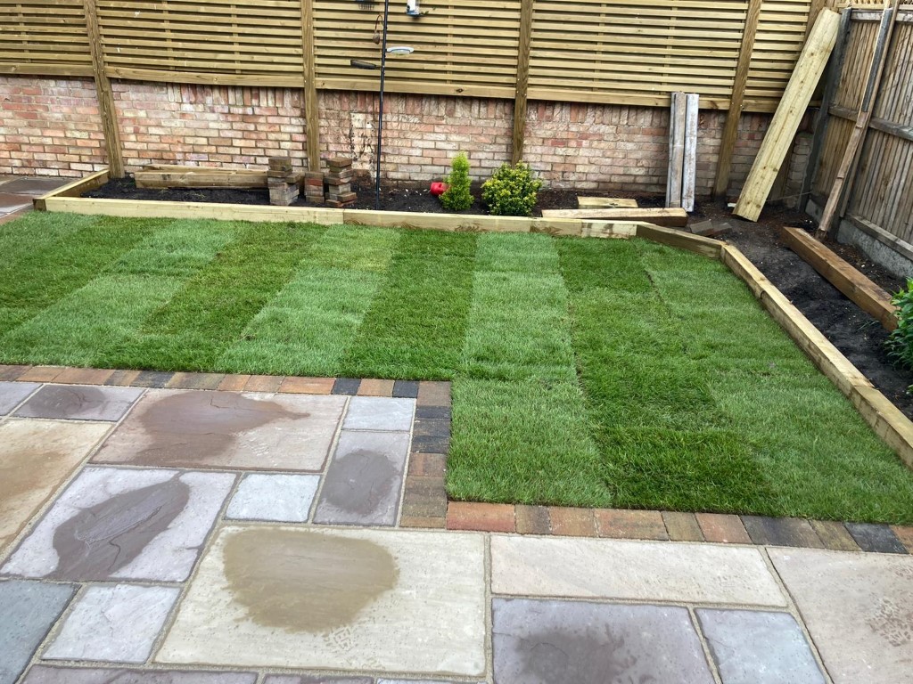 Roll on Turf Lawn Installers Warwickshire | Free Estimates